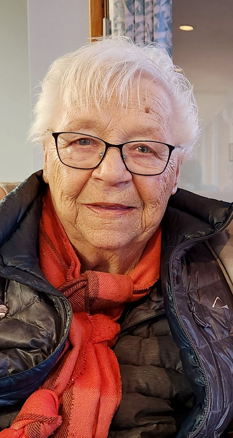 Mary (Betty) Daer